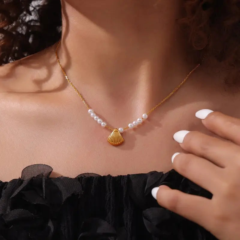 18K Gold Plated shell Pendant with pearl - Necklace – Theora & Co